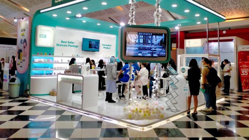 Vendor Booth Pameran Kosmetik di Solo | Sewa Backdrop, Sewa Photo booth